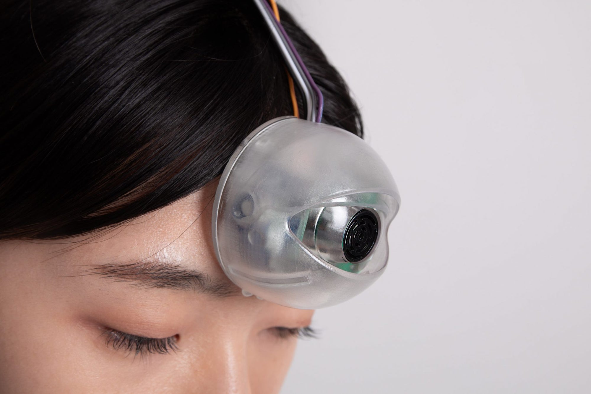 Robotic third eye helps wearers to navigate the world - The Brighter ...