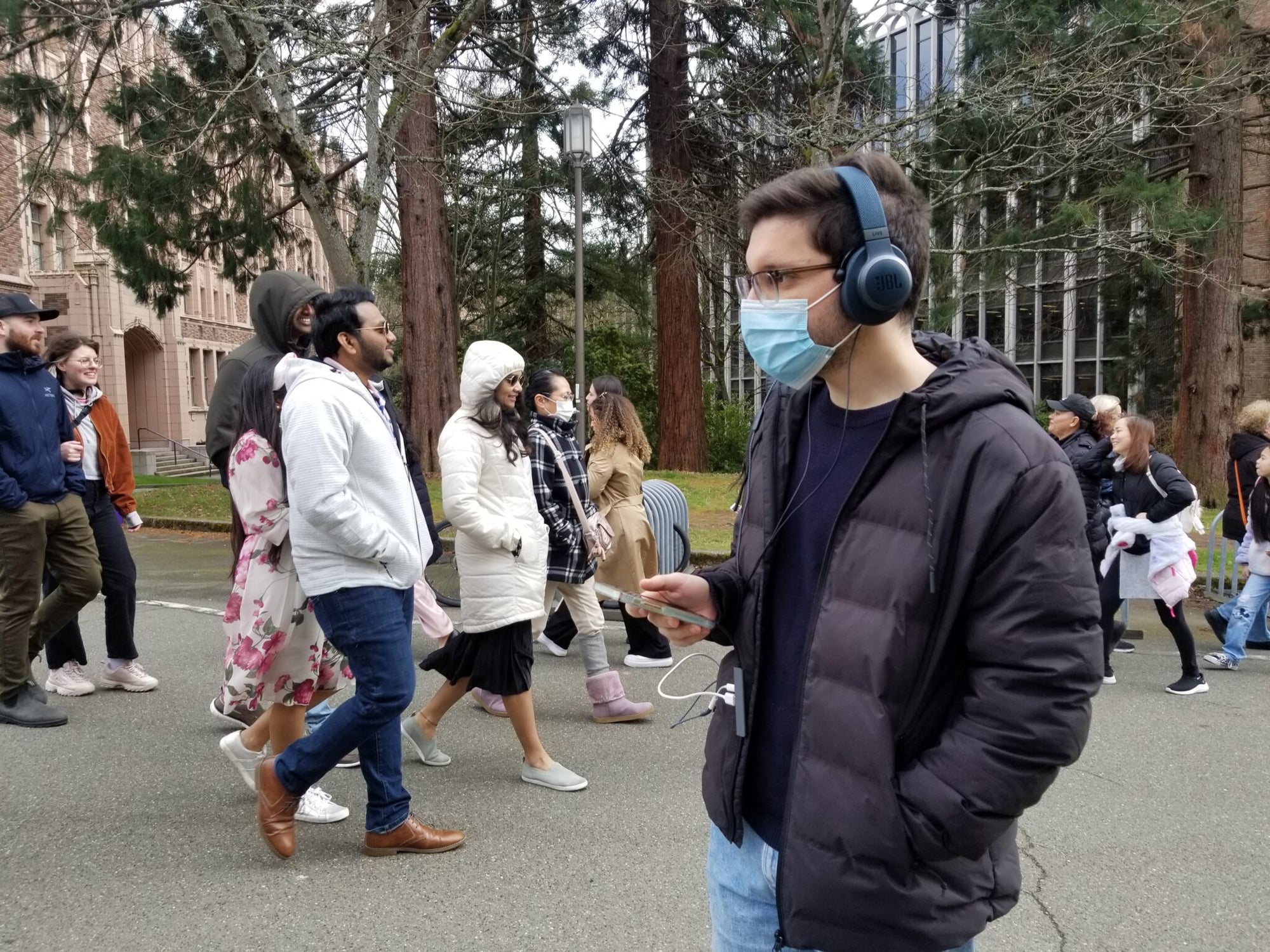 AI-powered, noise-canceling, headphone lets wearers handpick the sounds ...