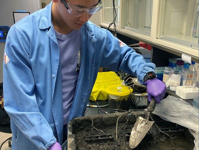 Revolutionary dirt-powered fuel cell runs forever, study finds - The ...