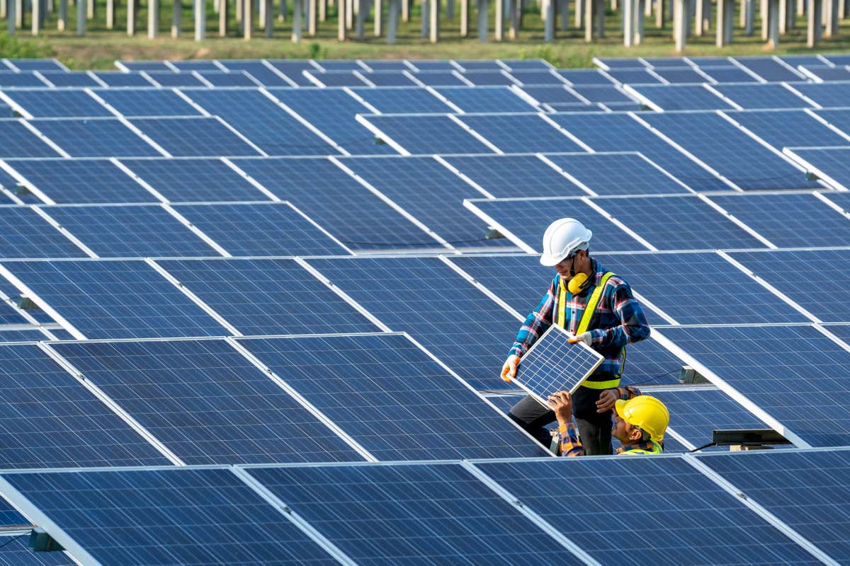 New ultra-efficient, low-cost solar cells — using nanowires - The ...