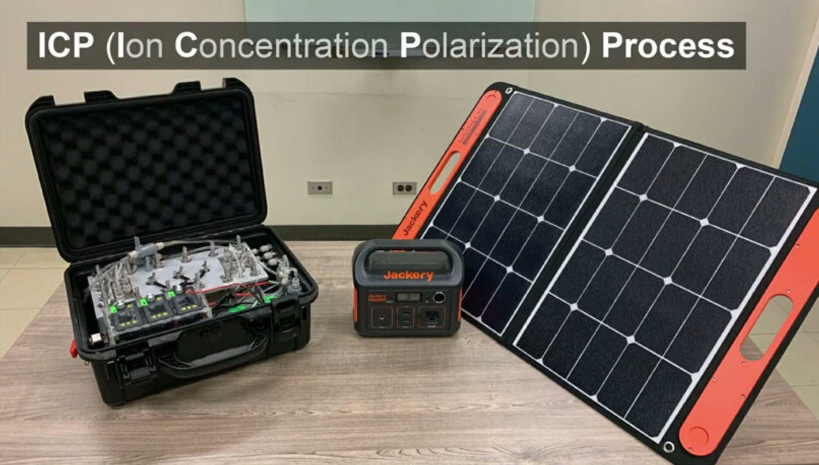 Groundbreaking portable device uses sunlight to convert seawater into ...