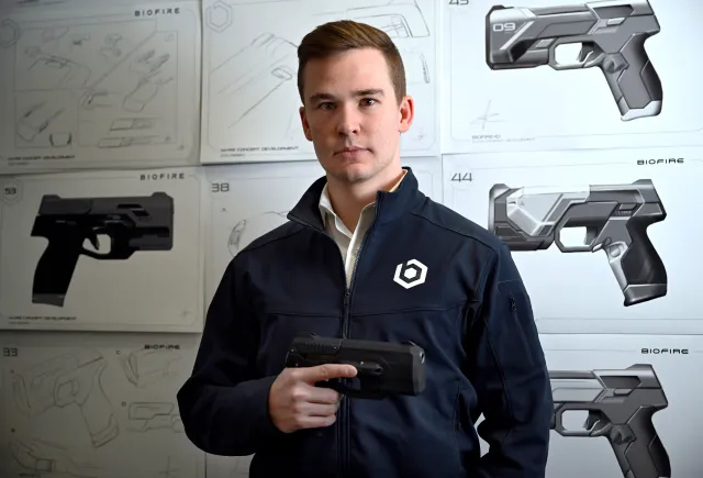 America's first smart gun with facial and fingerprint recognition is ...