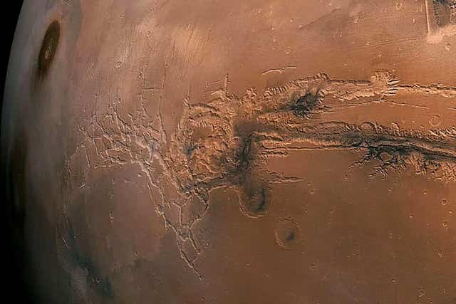 Astronomers discover giant volcano and glacier on Mars - The Brighter ...