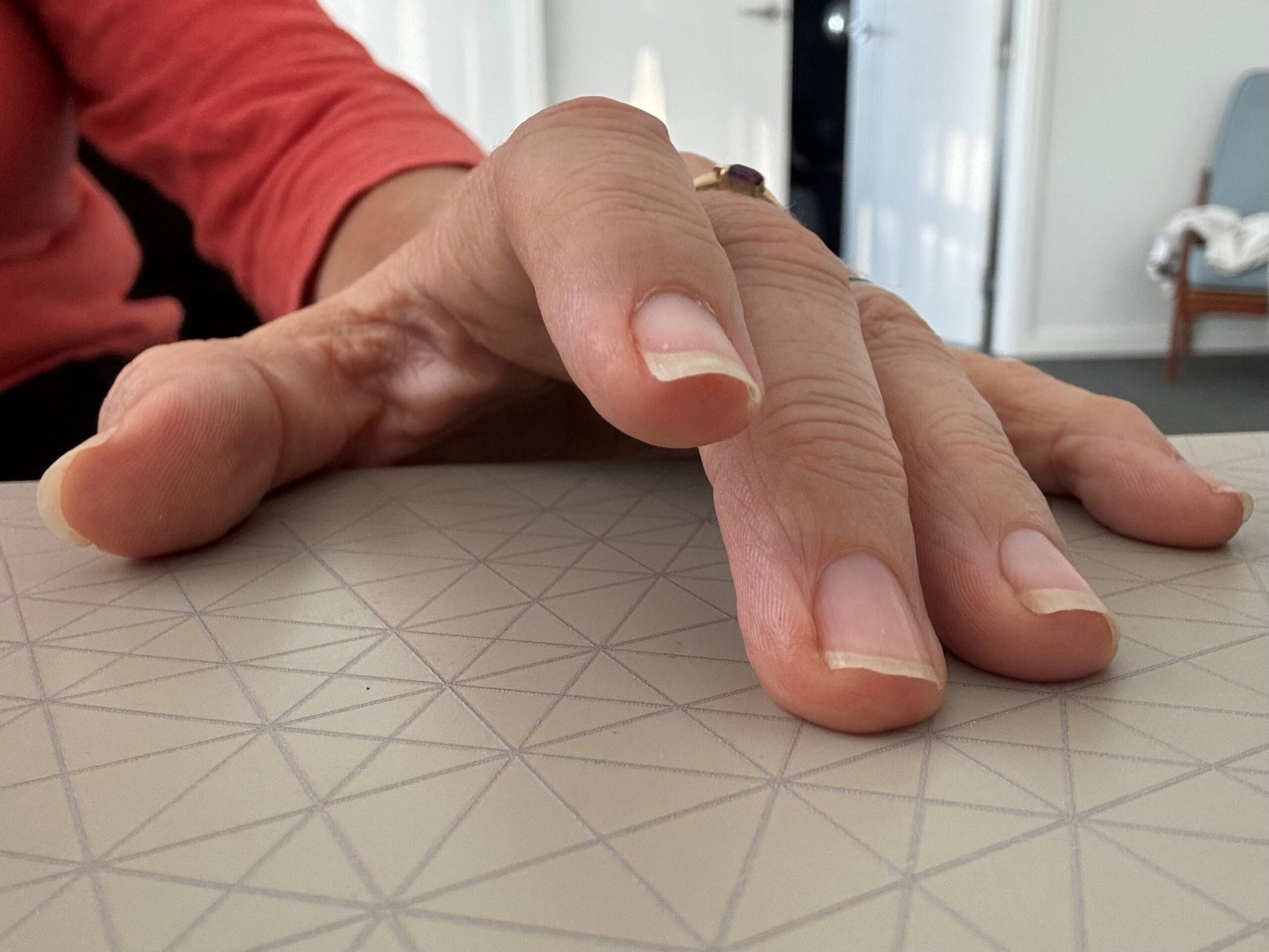 Finger-tapping trick can sharpen your hearing against background noise ...