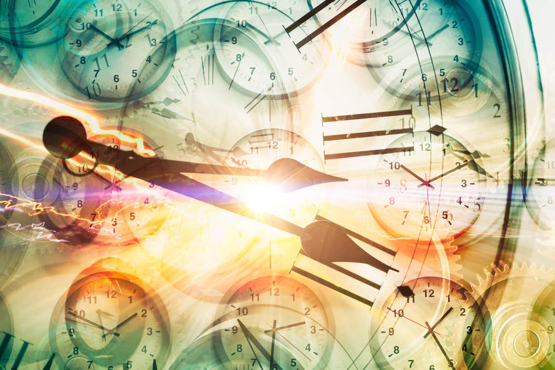 What costs more energy — running a quantum clock or observing it? - The ...