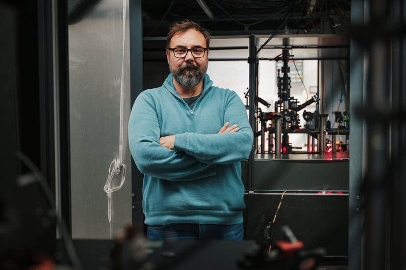 ‘Mini Universe’ built from ultracold atoms measures time without a ...